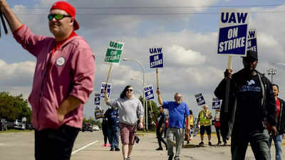 UAW Talks: Detroit Three under pressure to progress UAW talks, avoid ...