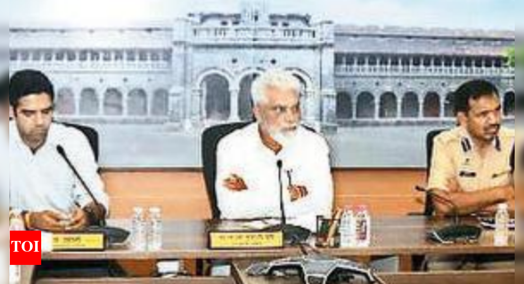 Maharashtra onion traders' stir to go on for now as talks fail | Nashik News - Times of India