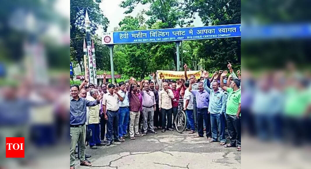 Protest: Hec Staff Protest In Ranchi, India Bloc Joins In Delhi ...
