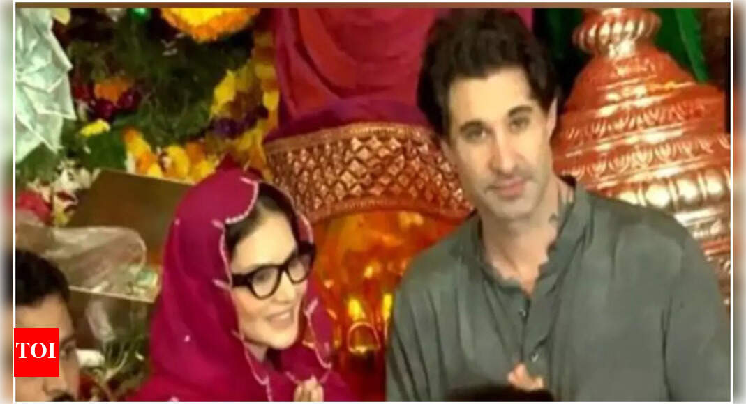 Sunny Leone and Daniel Weber offer prayers at Mumbai's Lalbaugcha Raja ...