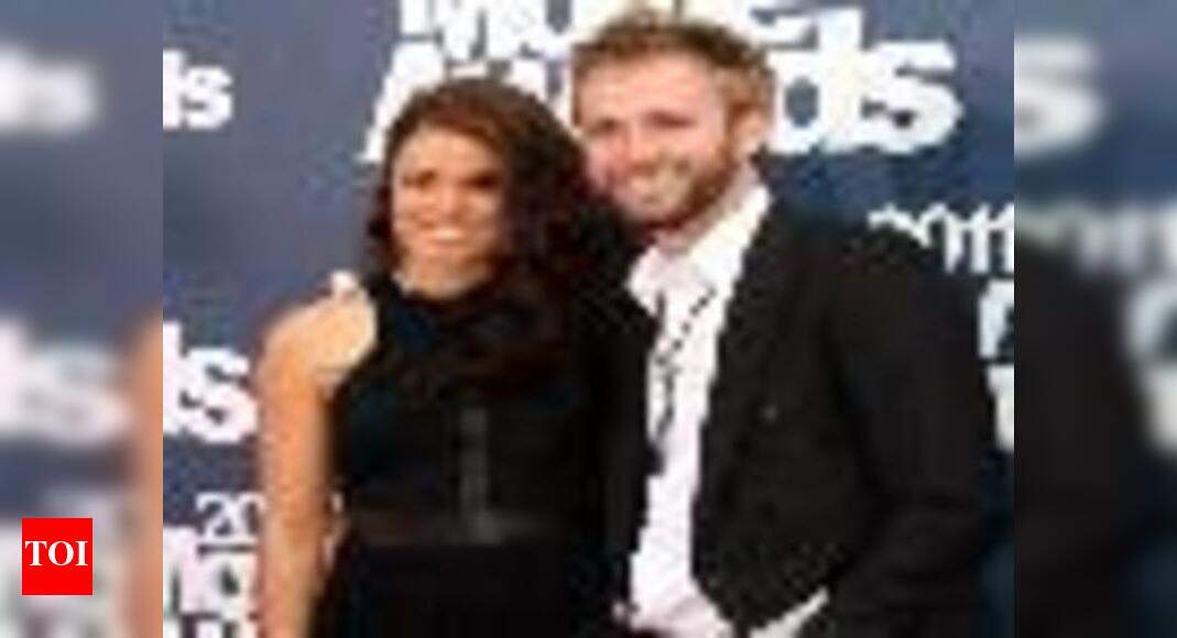 Nikki Reed ties the nkot | English Movie News - Times of India