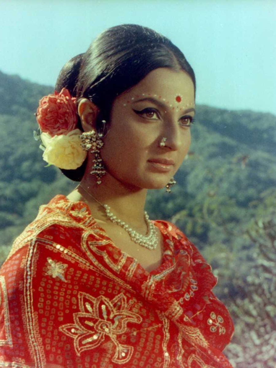 Top Films Of Tanuja: Jewel Thief, Masoom And More | Zoom TV