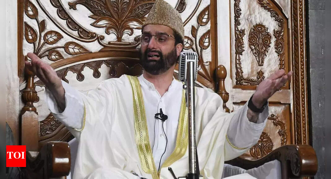 Mirwaiz: Mirwaiz freed after 4 years, seeks talks, calls for return of ...
