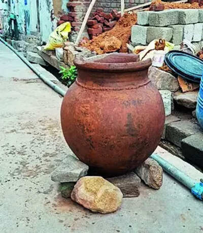 Madurai: ‘megalithic Period’ Burial Urn Found Near T Kallupatti ...