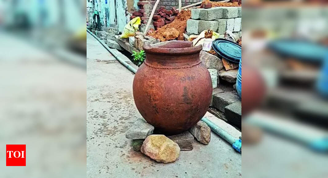 Madurai: ‘megalithic Period’ Burial Urn Found Near T Kallupatti ...