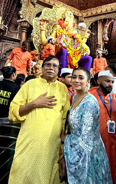 Tina Datta seeks blessings at Lalbaugcha Raja | Hindi Movie News ...