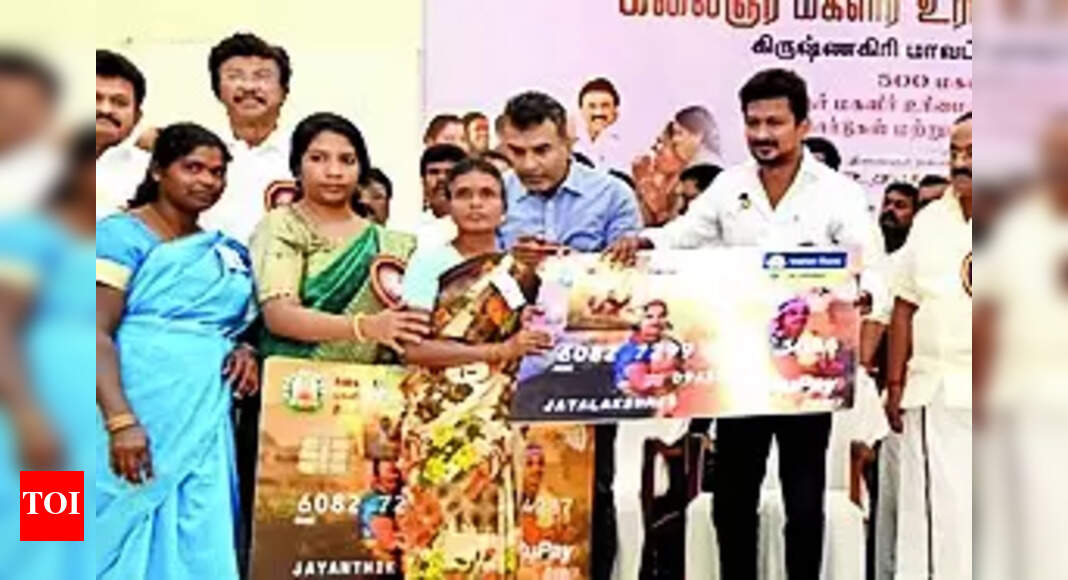 Women’S Entitlement Scheme: Udhayanidhi Hands Over Aid Worth 41.54 ...