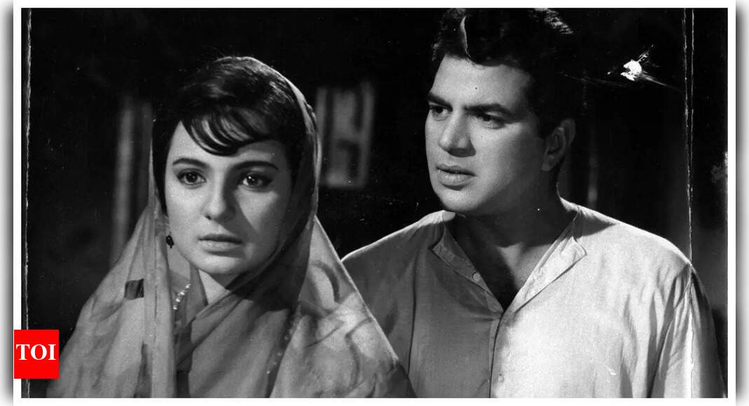 When Tanuja ‘slapped’ Dharmendra for allegedly 'flirting' with her ...