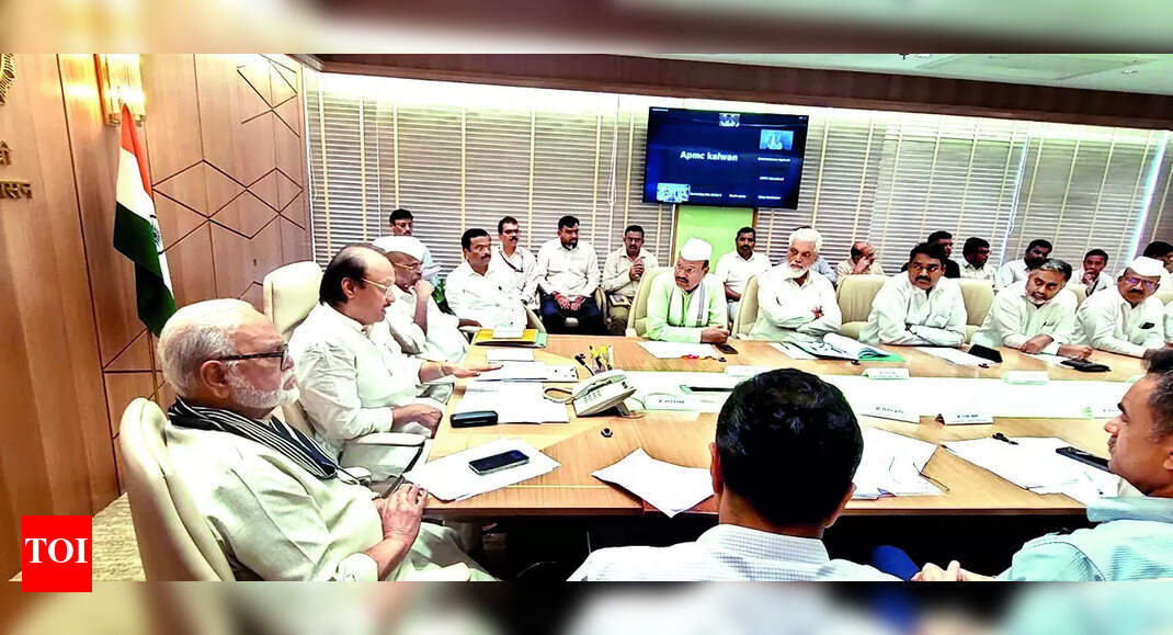 Onion, Traders, Piyush Goyal, Demands, Strike, Auctions, Duty, Exports, NCCF, Nafed, Mandis ...