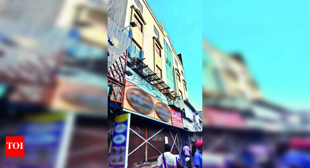 T Nagar: Cmda Locks And Seals Part Of Building In T Nagar | Chennai ...