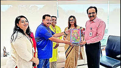 Isro Team: Puja Club Members Meet Isro Team In Bengaluru, Invite Them ...