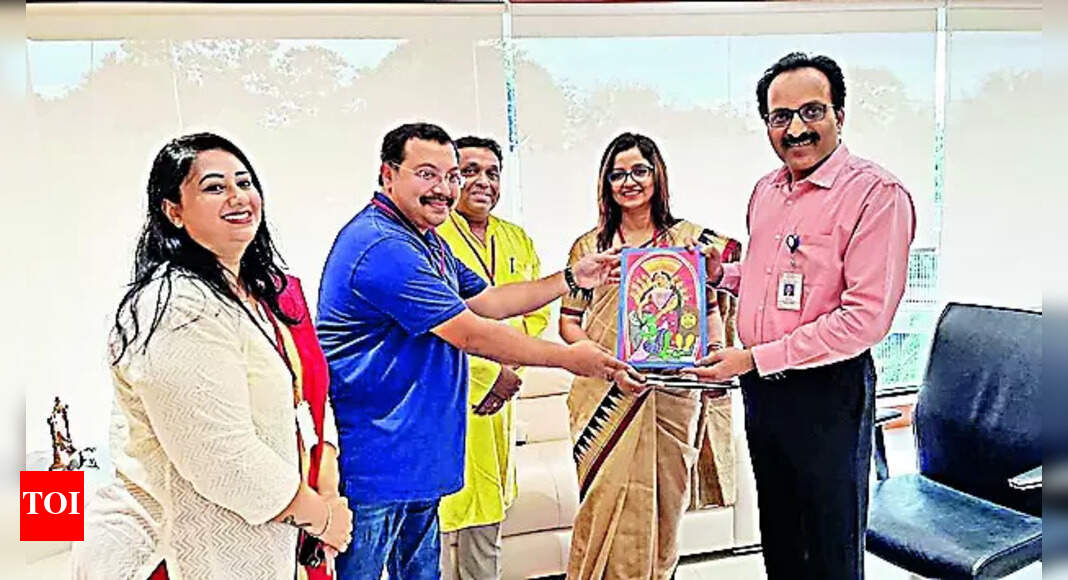 Isro Team: Puja Club Members Meet Isro Team In Bengaluru, Invite Them ...