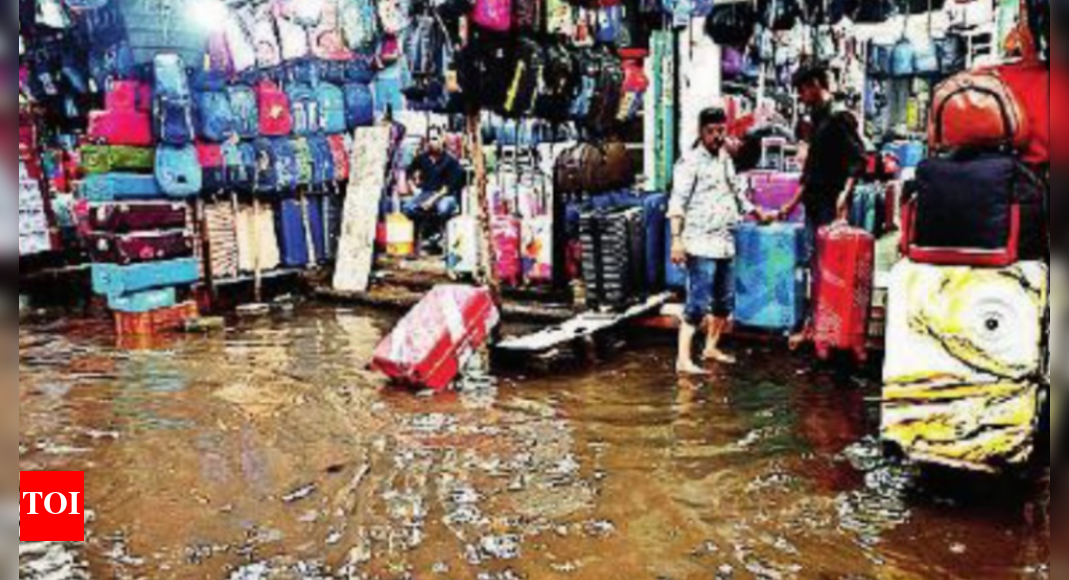 Retreating monsoon leaves Mumbai with thunderstorm, heavy rains ...