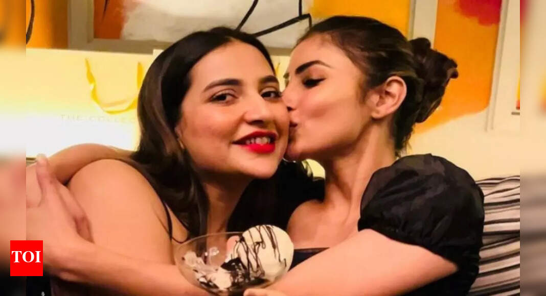 Actress Subhashree Ganguly sends out warm wishes to birthday girl Mouni Roy - Times of India