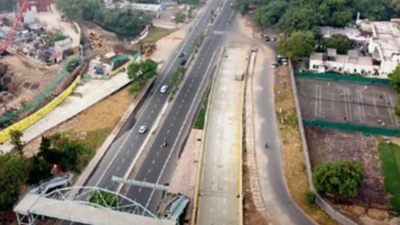 Delhi Traffic News: Pedestrians to get space on Mathura Road | Delhi ...