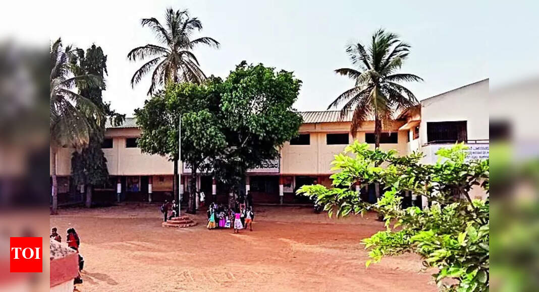 PU College: Navalur’s Govt Schools, Pu College Lack Basic Amenities ...
