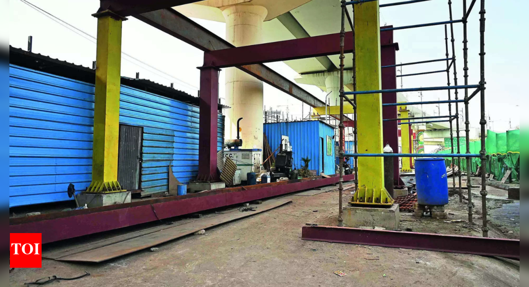 Metro Stations: Design Tweak: Skywalk Linking Sector 51 & 52 Stns Not ...