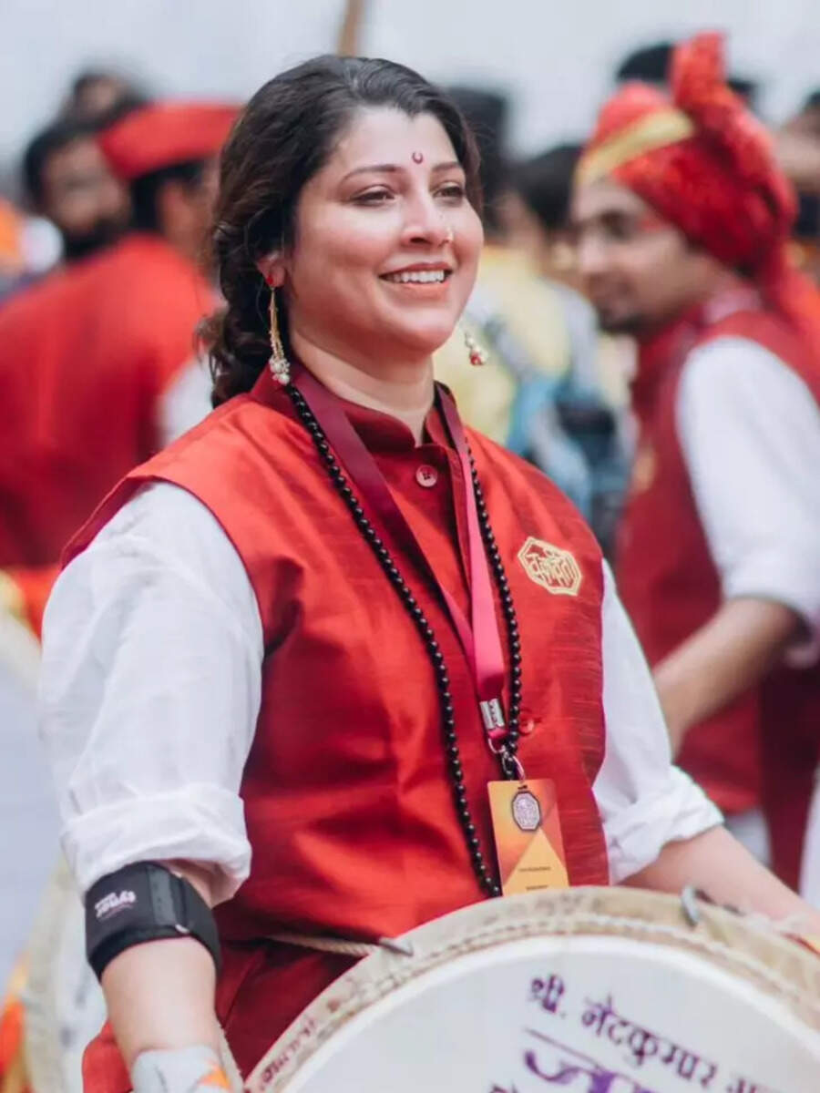 In pics: Tejaswini Pandit sways Pune with her Dhol beats | Times of India