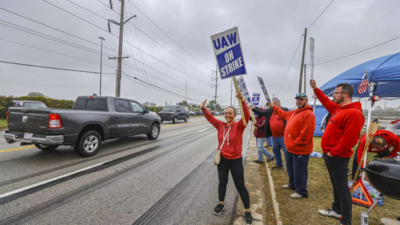 US auto strike expands with 7,000 more workers joining - Times of India