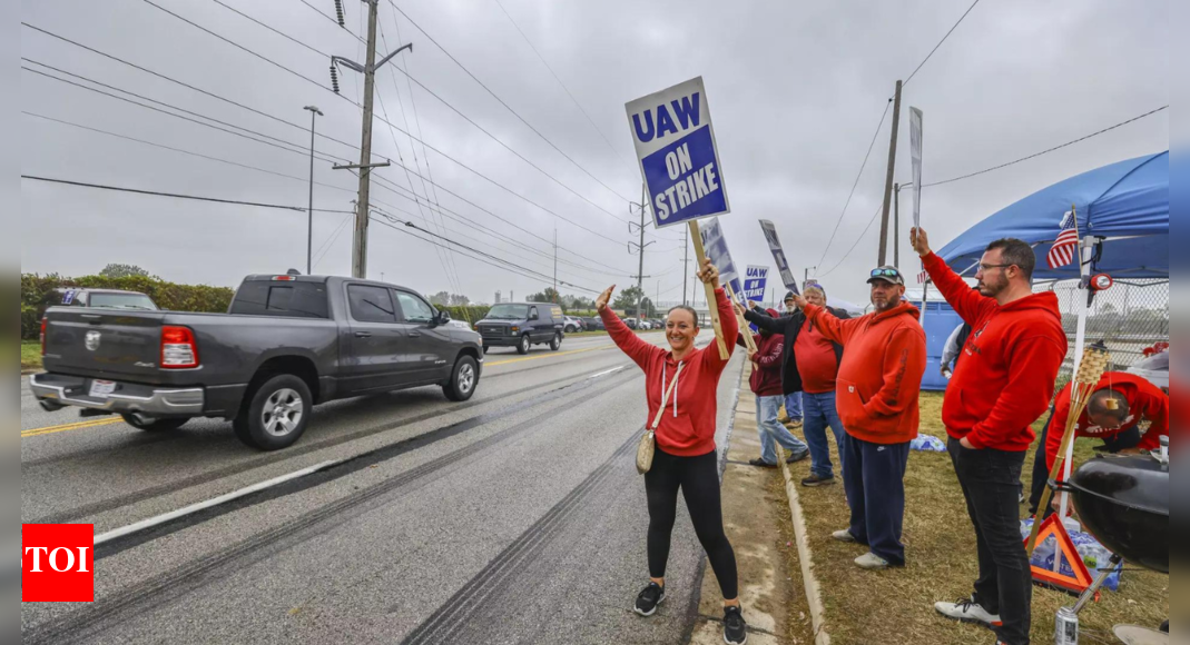 US auto strike expands with 7,000 more workers joining - Times of India