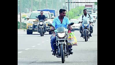 Helmetless Riding: 67 Reported For Helmetless Riding On App In 15 Days ...