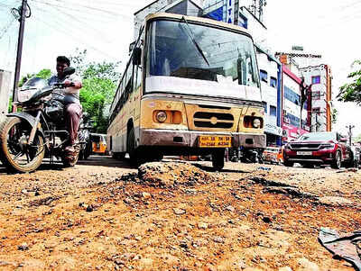 World Cup: Heavy Traffic Batters Roads To Anna Bus Stand | - Times of India