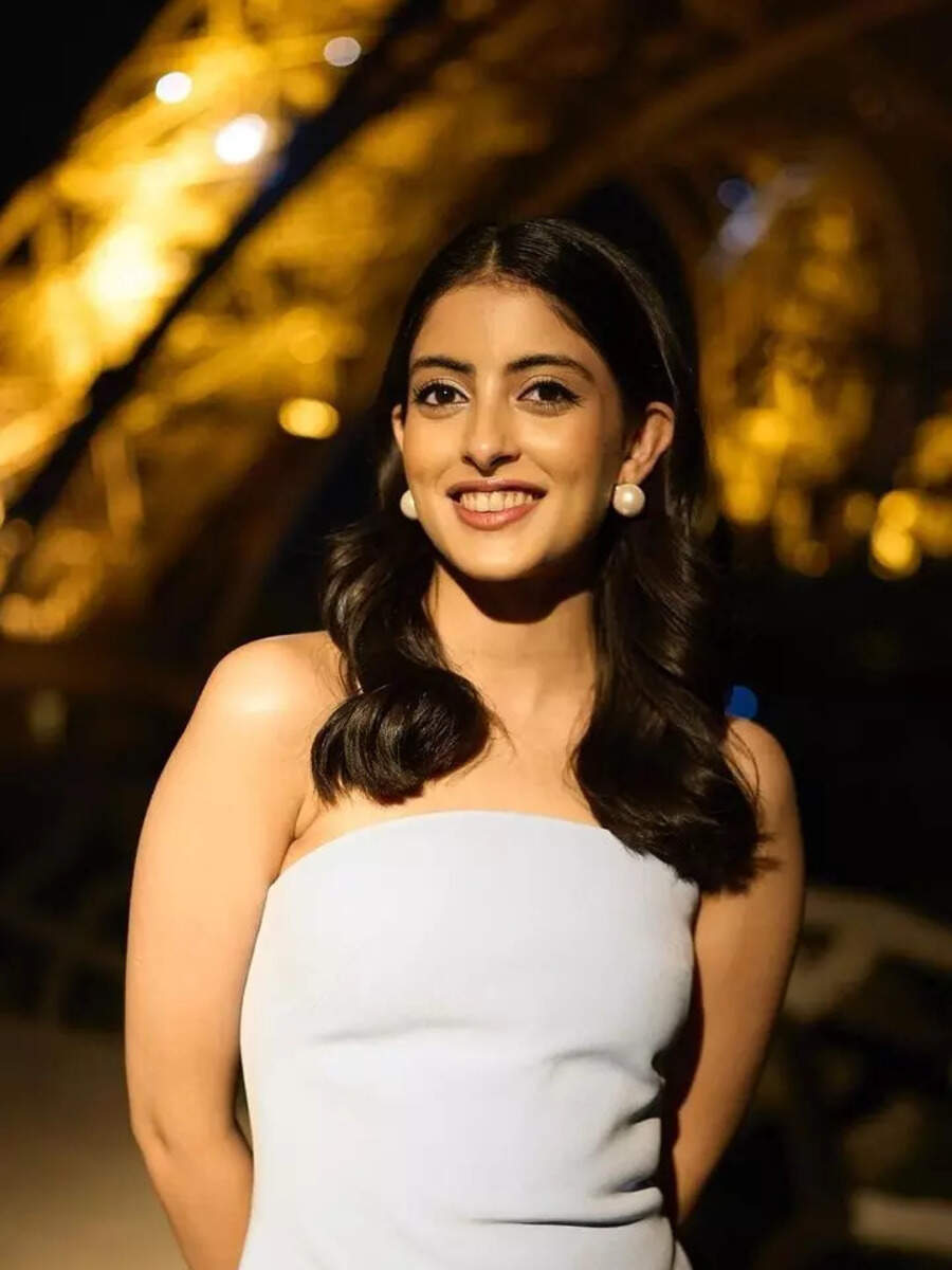 Navya Nanda Is A Stunner As She Poses In Front Of Eiffel Tower | Zoom TV