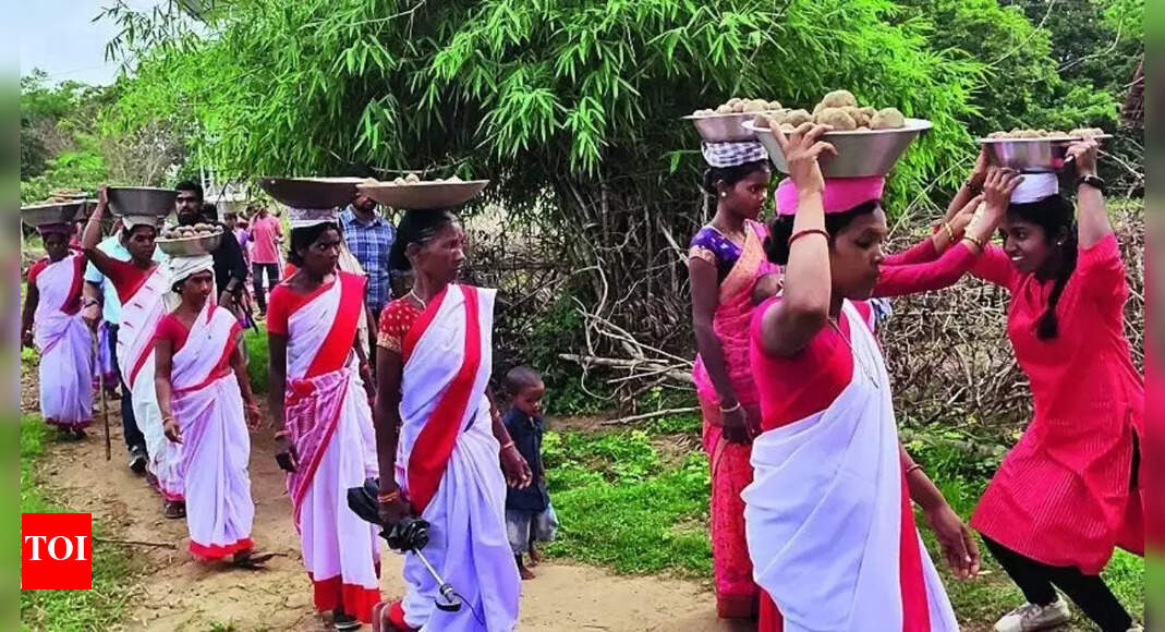 How bomb throwing in India's Maoist hotspots can better lives | Ranchi ...