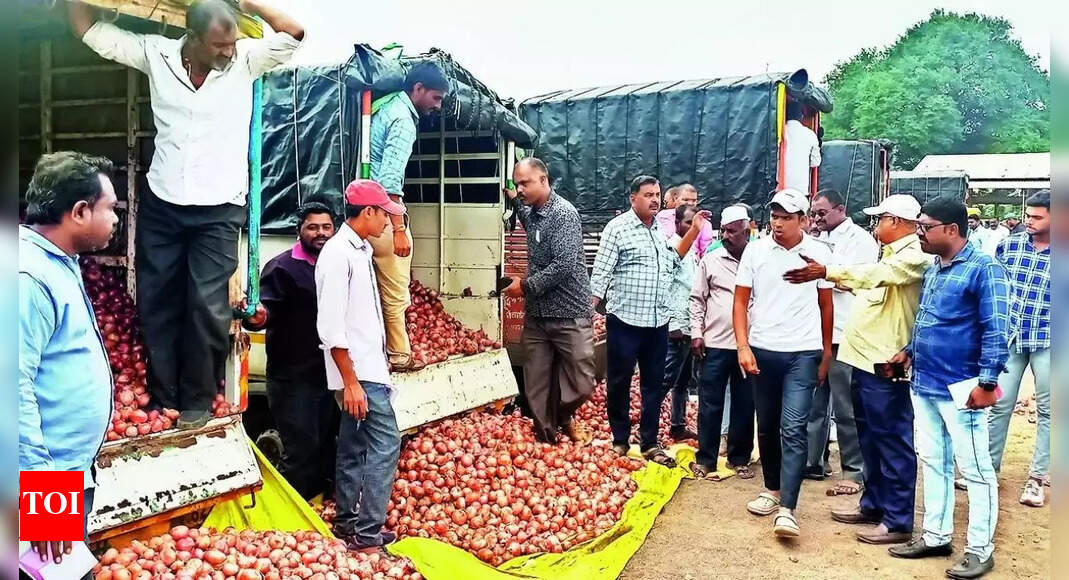 After 13 days, Nashik onion traders call off strike, auctions at all 15 APMCs from today ...
