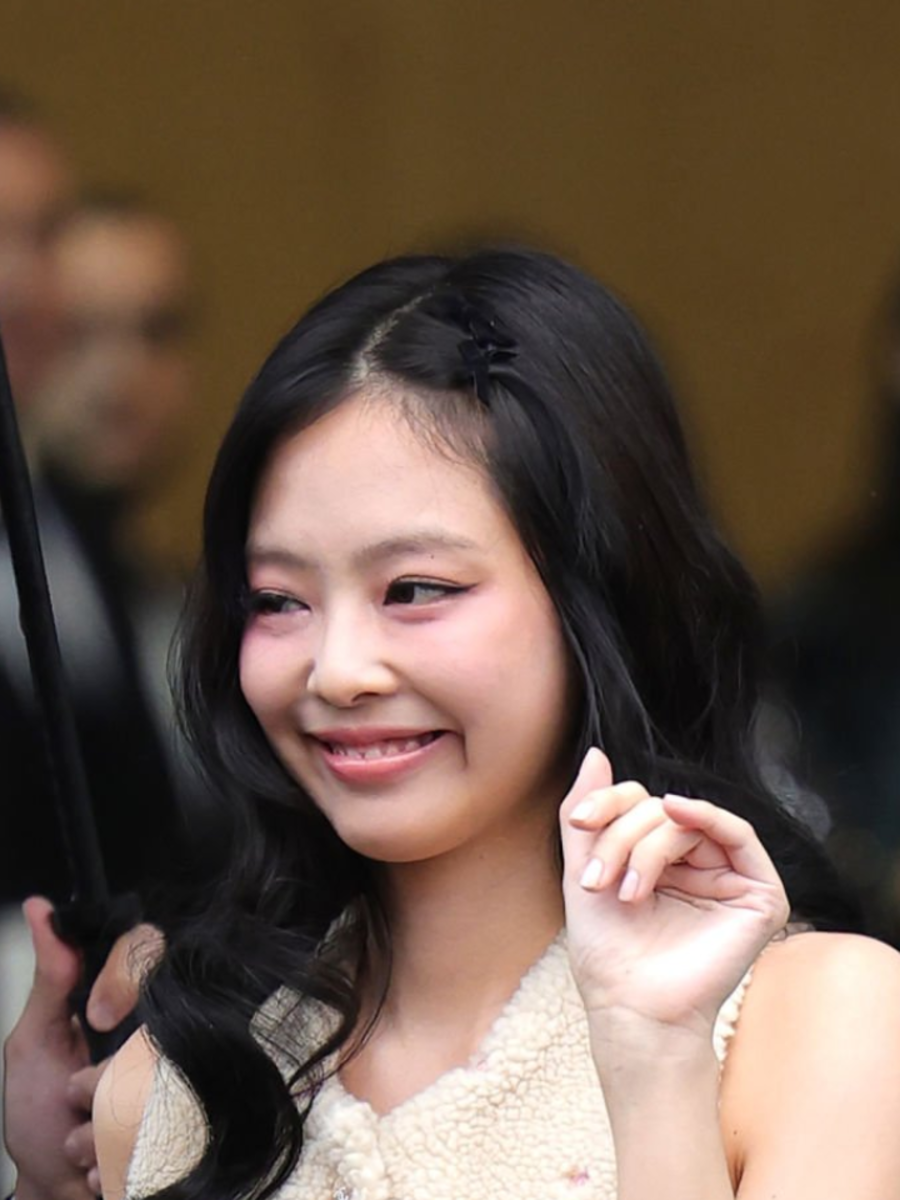 Blackpink's Jennie Fuses Chanel Class With K-pop Glam At PFW ...