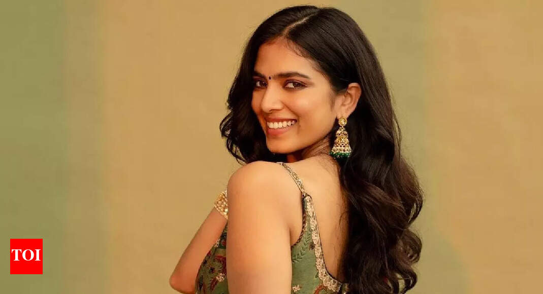 About Vijay, Ajith, and Thangalaan: Malavika Mohanan answers several questions from fans | Tamil ...