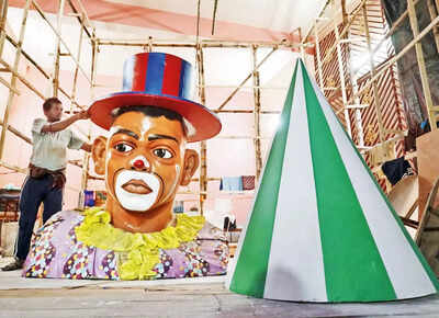 Clowns to pyramids: Theme Pujas gear up to dazzle - Times of India