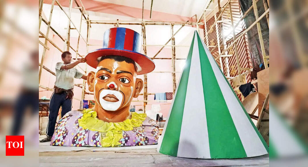 Clowns to pyramids: Theme Pujas gear up to dazzle - Times of India