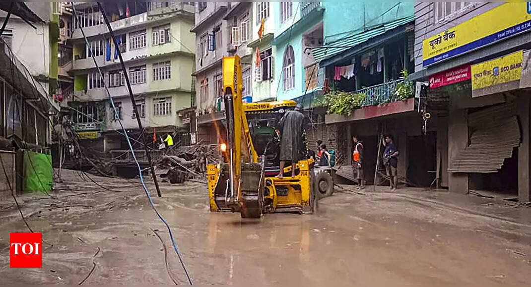 Sikkim Flood News: Flash floods in Sikkim after cloud burst; 23 Armymen missing | Kolkata News ...