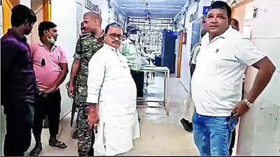 Bihar: JD(U) MLA Narendra Kumar Niraj goes to govt hospital with ...