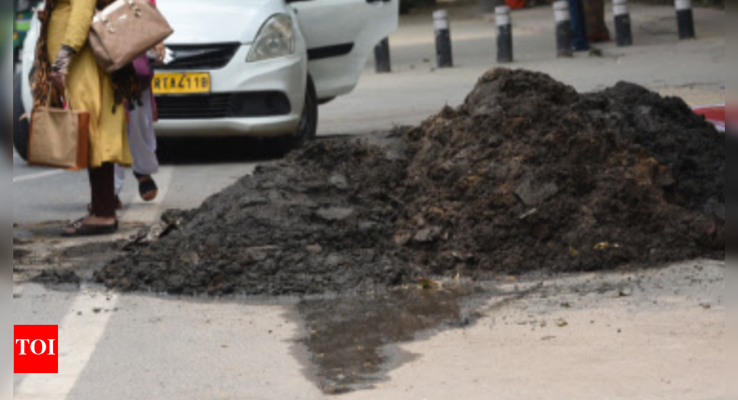 PWD contractors threaten to stop work over dues | Delhi News - Times of ...