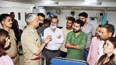 Teen dies, kin allege negligence by hosp - Times of India