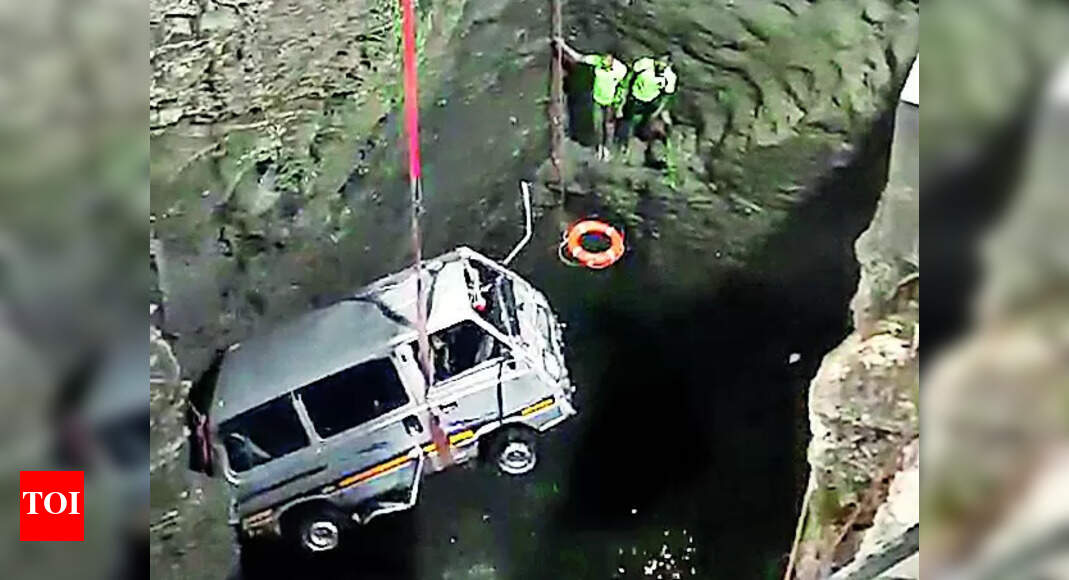 P Rajendran: Farmer Drowns As Van Falls Into 40-ft-deep Well | Salem ...