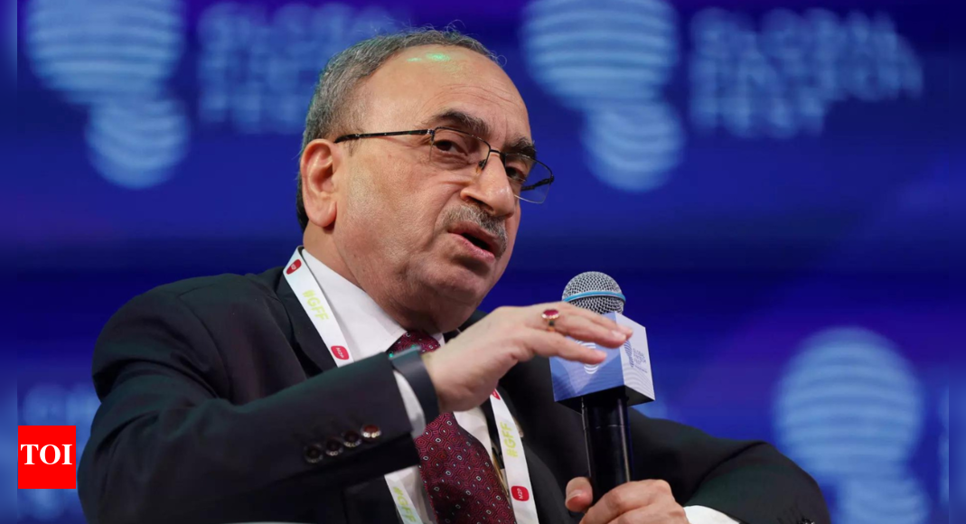 SBI chairman Dinesh Khara, MD Tiwari get extension - Times of India