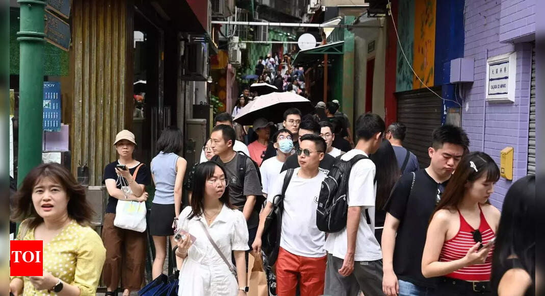 Golden Week: Thousands of tourists visit Macau, Hong Kong during Golden ...