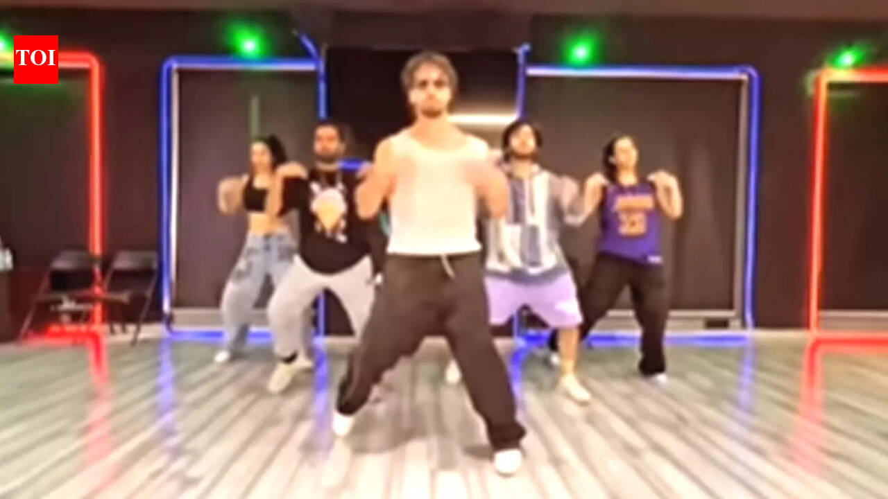 Tiger Shroff performs the hook step of his 'Hum Aaye Hain' song from ...