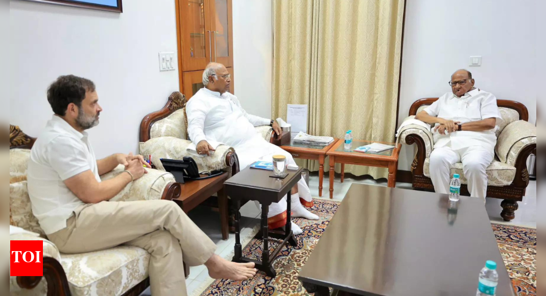 After 'Ajit split', NCP chief Sharad Pawar meets Congress netas to ... After 'Ajit split', NCP chief Sharad Pawar meets Congress netas to ...