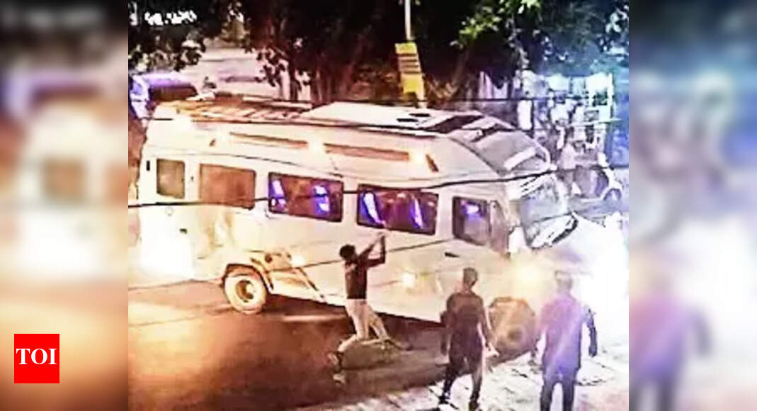Van: Van Fails To Give Way To Car, Vandalised | Ludhiana News - Times ...