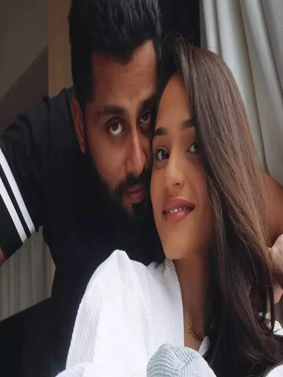 Romantic pictures of Abishek Ambareesh and Aviva Bidappa | Times of India