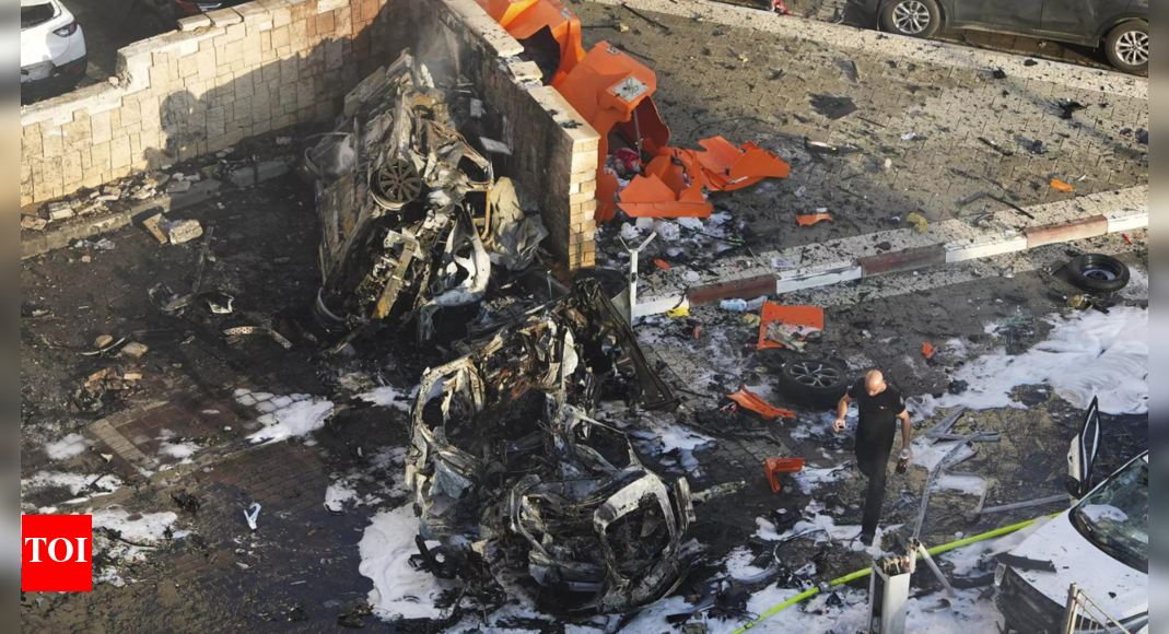 Militants ambush Israeli towns on bikes, trucks, paragliders & boats ...
