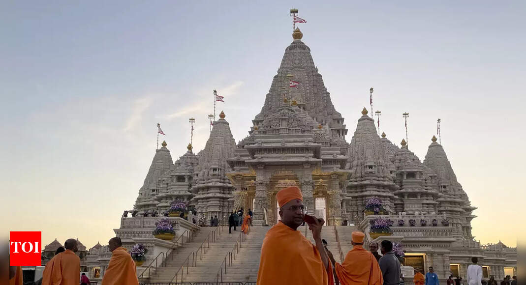 191-feet tall, over 10,000 statues: US gets its largest Hindu temple ...