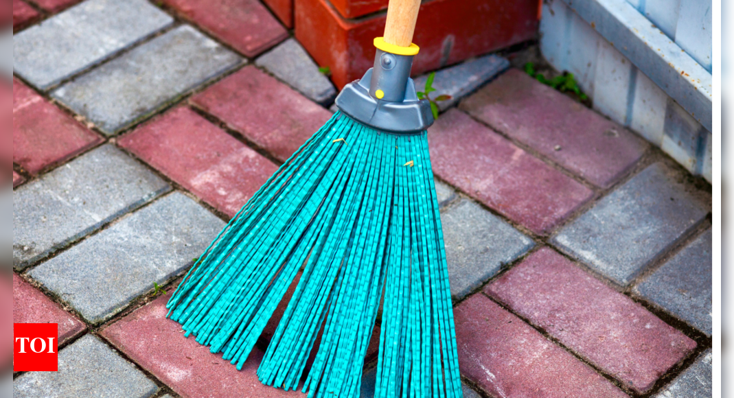 Plastic Broom: Options To Keep Your Bathroom Squeaky Clean - The Times ...