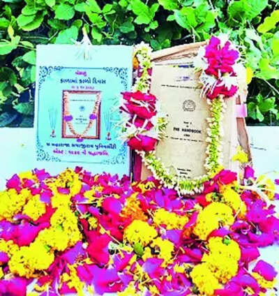 Neuroscience: Protesters Observe ‘besna’ Of Msu Act 1949 | Vadodara ...