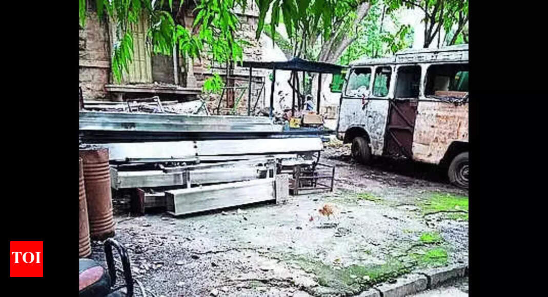 ‘Stolen’ bus shelter found in BBMP warehouse | Bengaluru News - Times ...