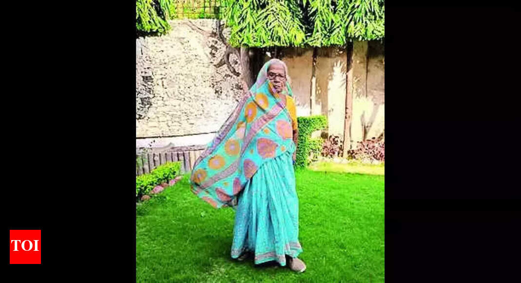 Varanasi News 102 Year Old Sprinter In A Sari Gets Set For 100 Metre